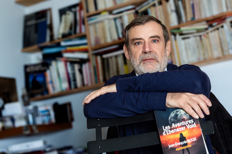 Jean-François Roux présentant son dernier roman